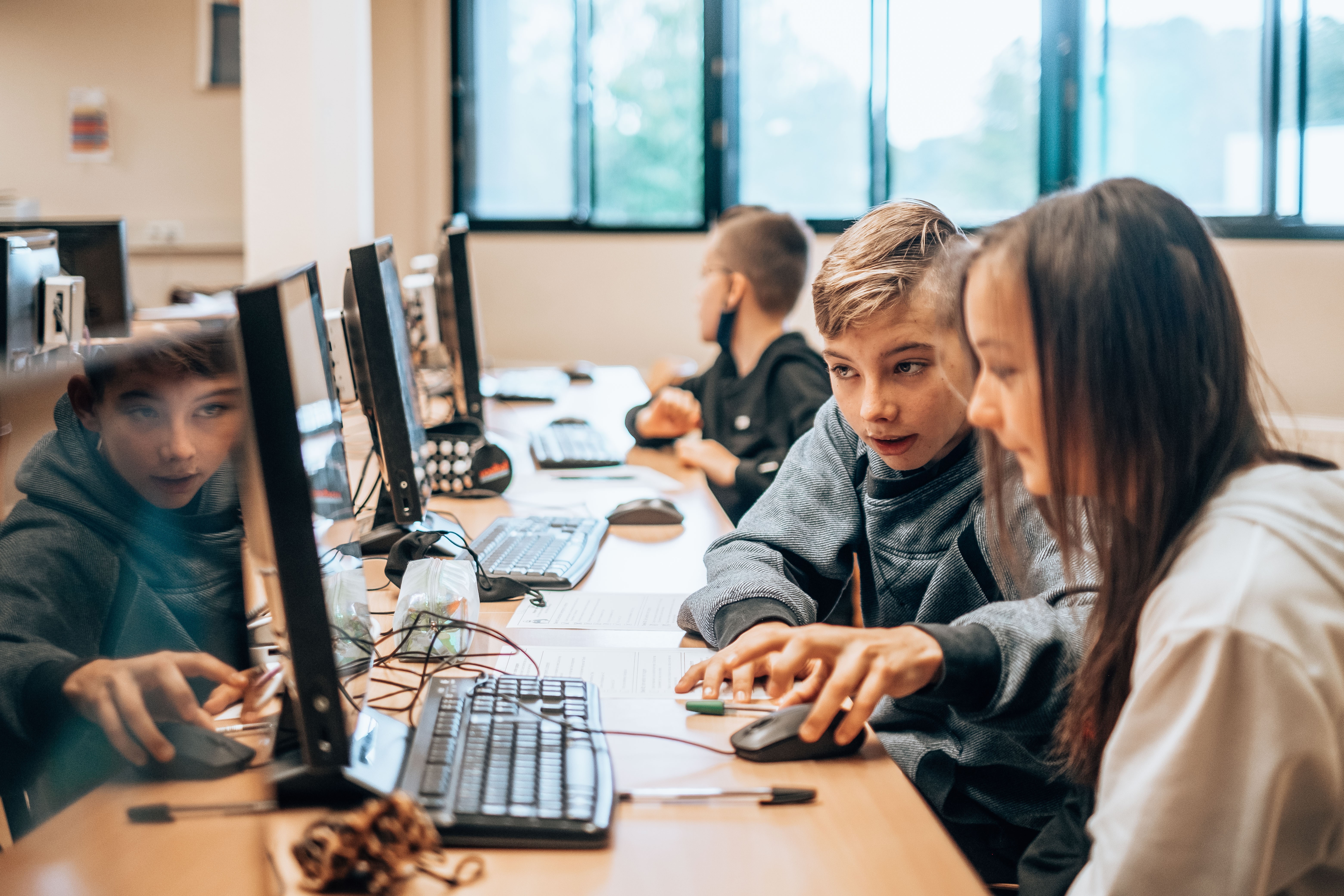 Brandfetch | Basicly Logos & Brand Assets